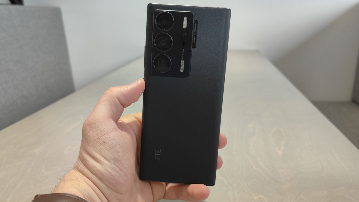 This new ZTE phone is an affordable Samsung Galaxy S22 Ultra ...