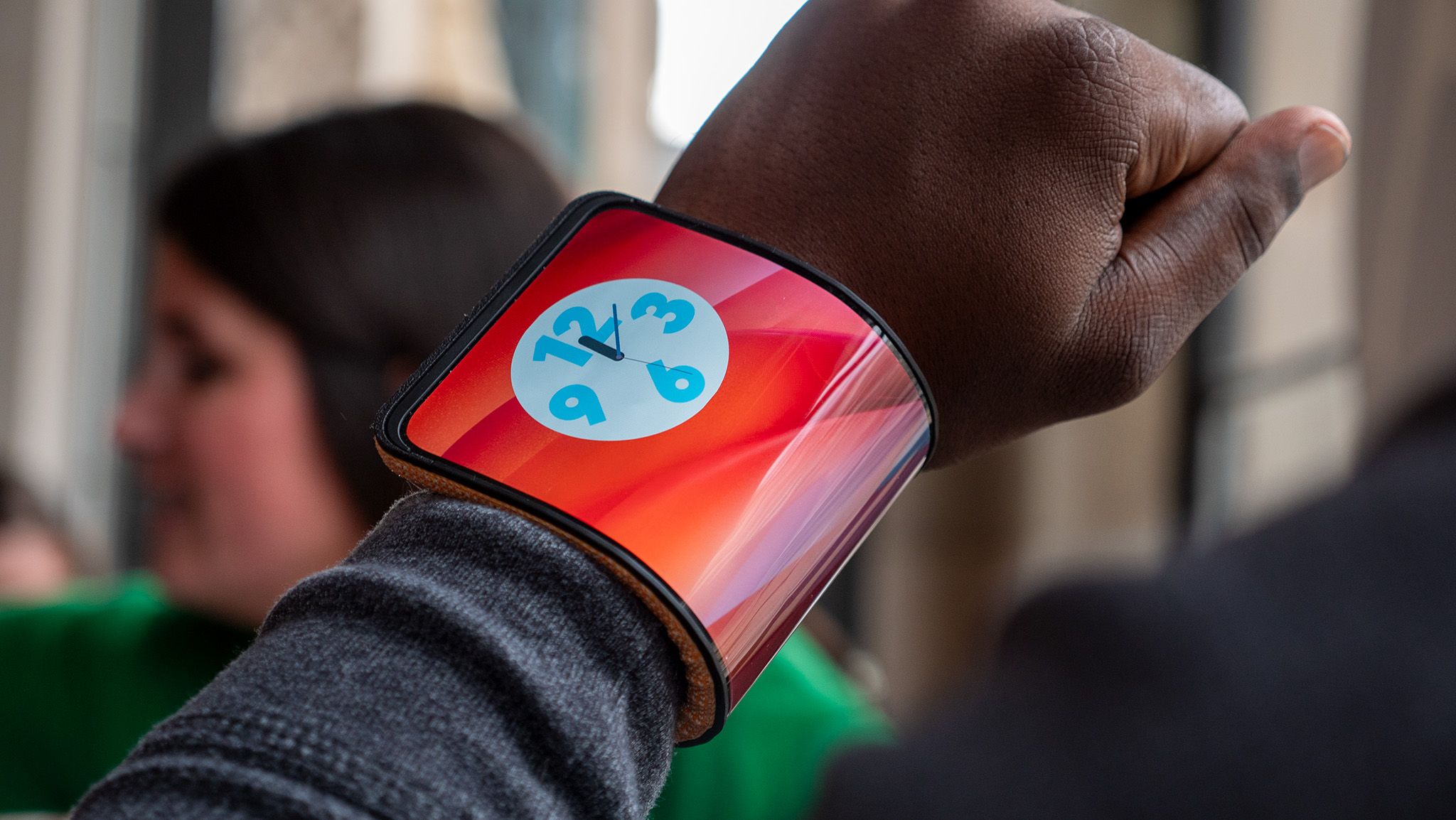 Samsung and Motorola want us to wear our smartphones. We REALLY shouldn ...