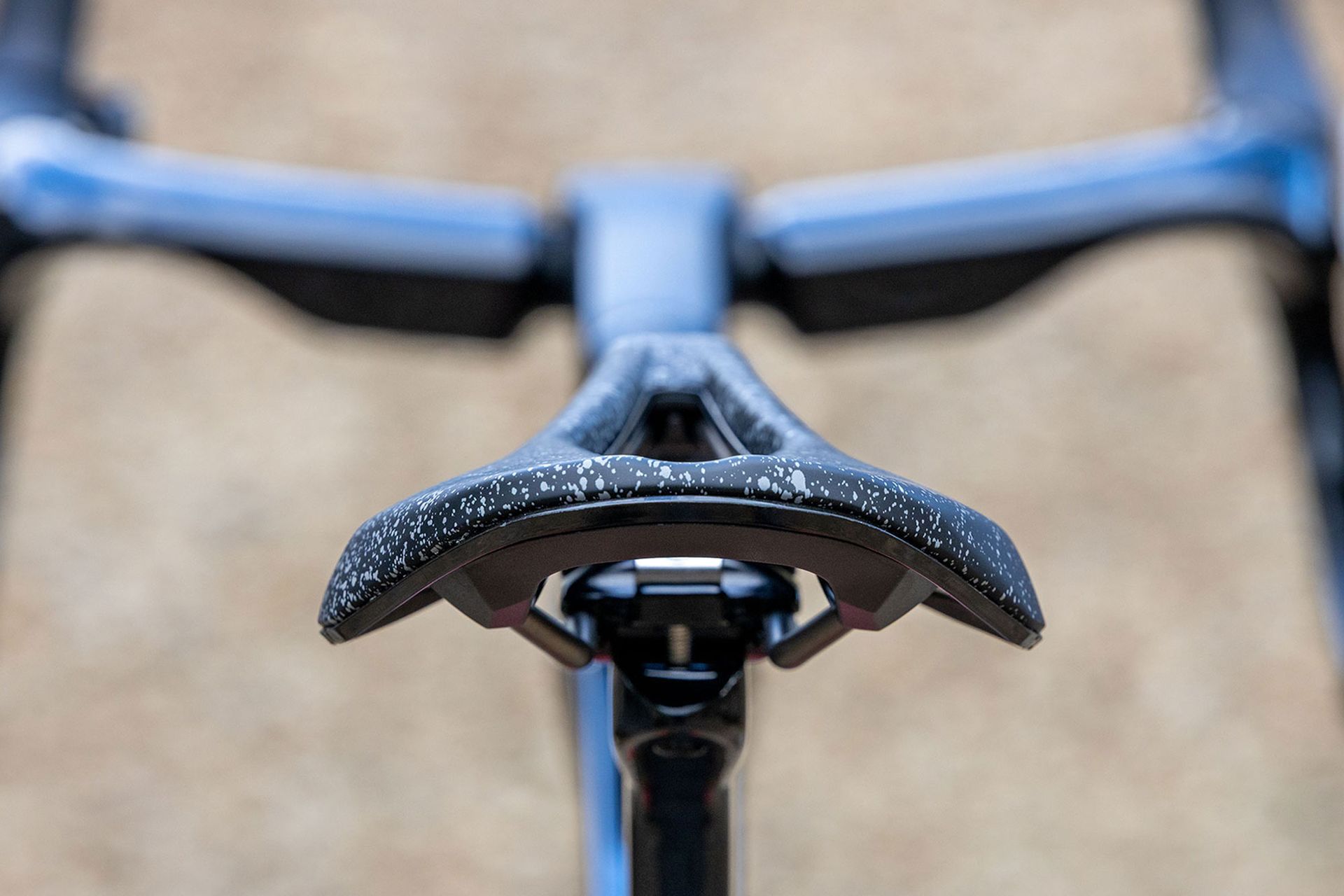 Fizik Tempo Argo R3 Les Classiques saddle review: comfort both on and ...