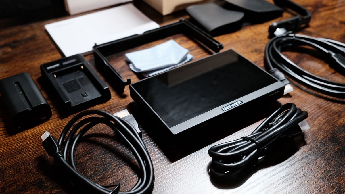 Neewer F500 on-camera field monitor review | Digital Camera World