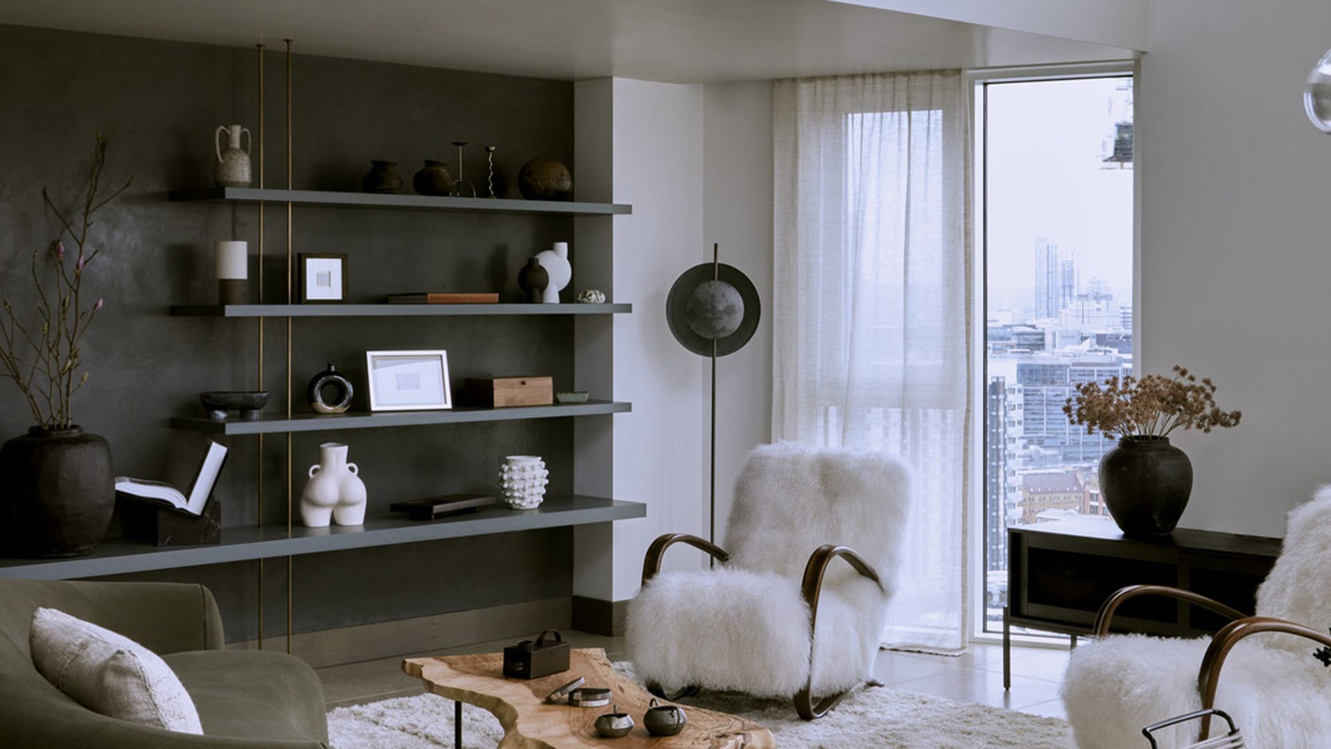 Does a dark accent wall make a room look bigger? | Livingetc