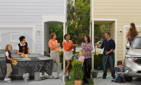 The Neighbors: Is ABC's bizarre new alien sitcom actually worth ...