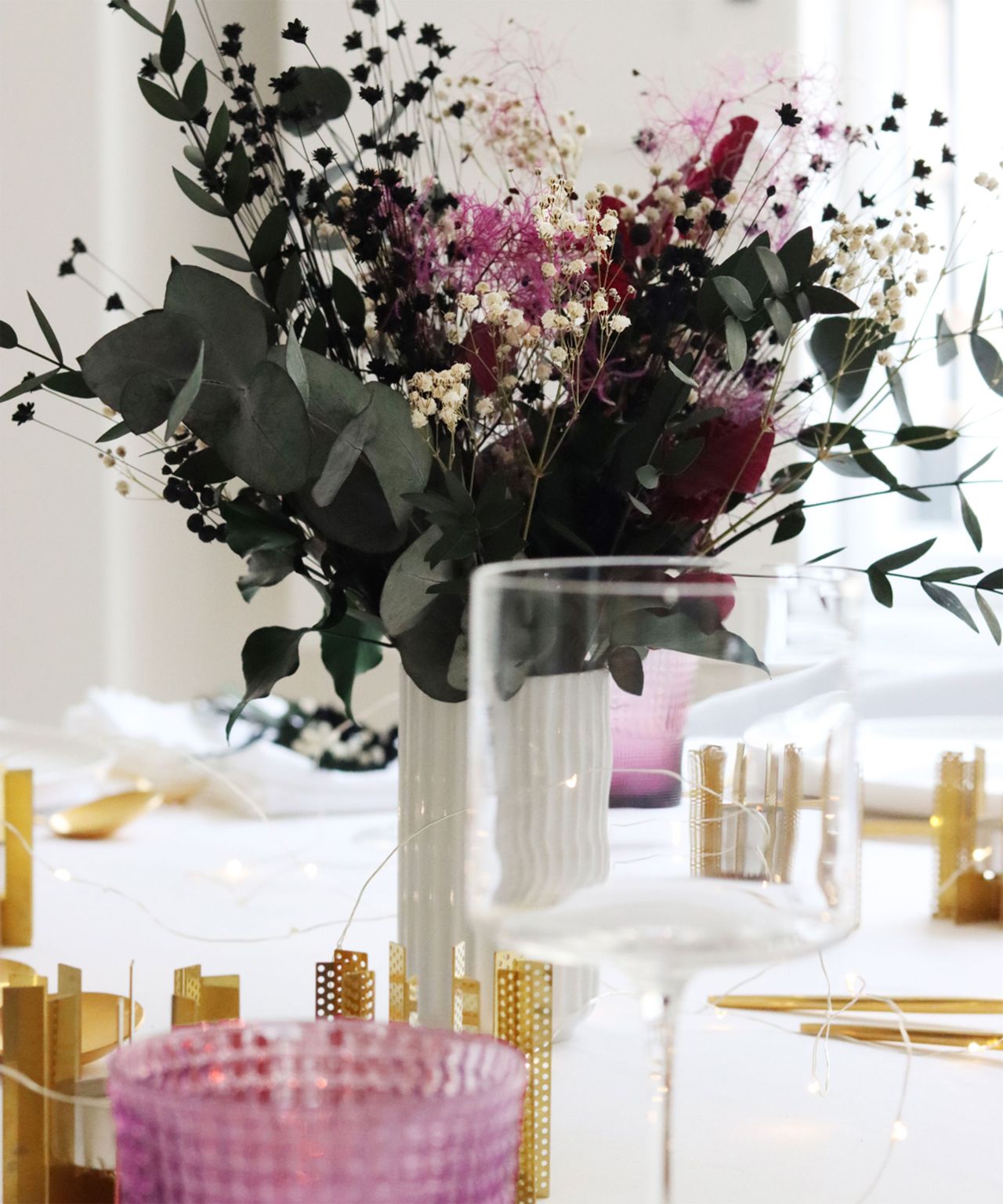 Christmas flower arrangement ideas: 8 beautiful looks to try | Gardeningetc