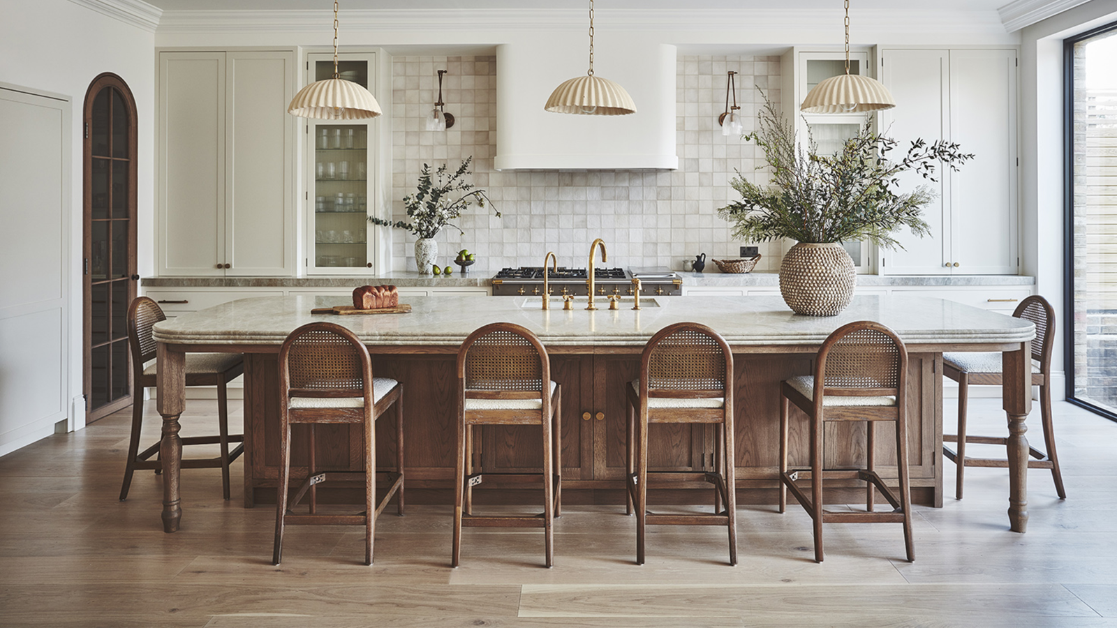 Bar Stools vs Counter Stools — The Difference You Need to Know | Livingetc