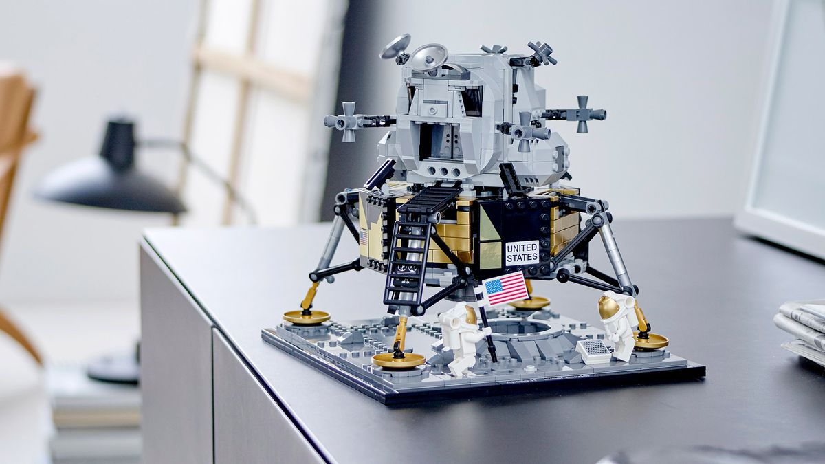 Lego's Epic Apollo 11 Lunar Lander Set in Photos | Space