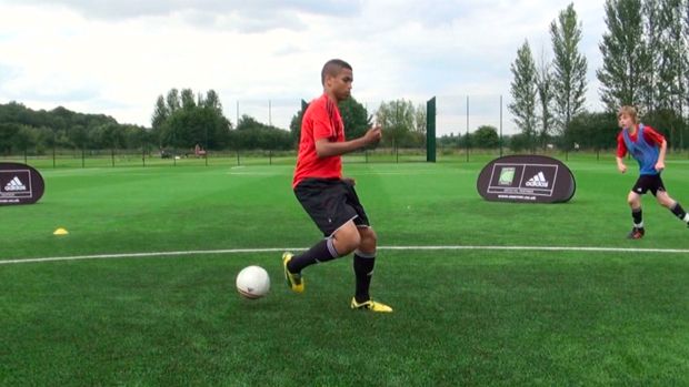 Master technique: Pass and move combinations | FourFourTwo