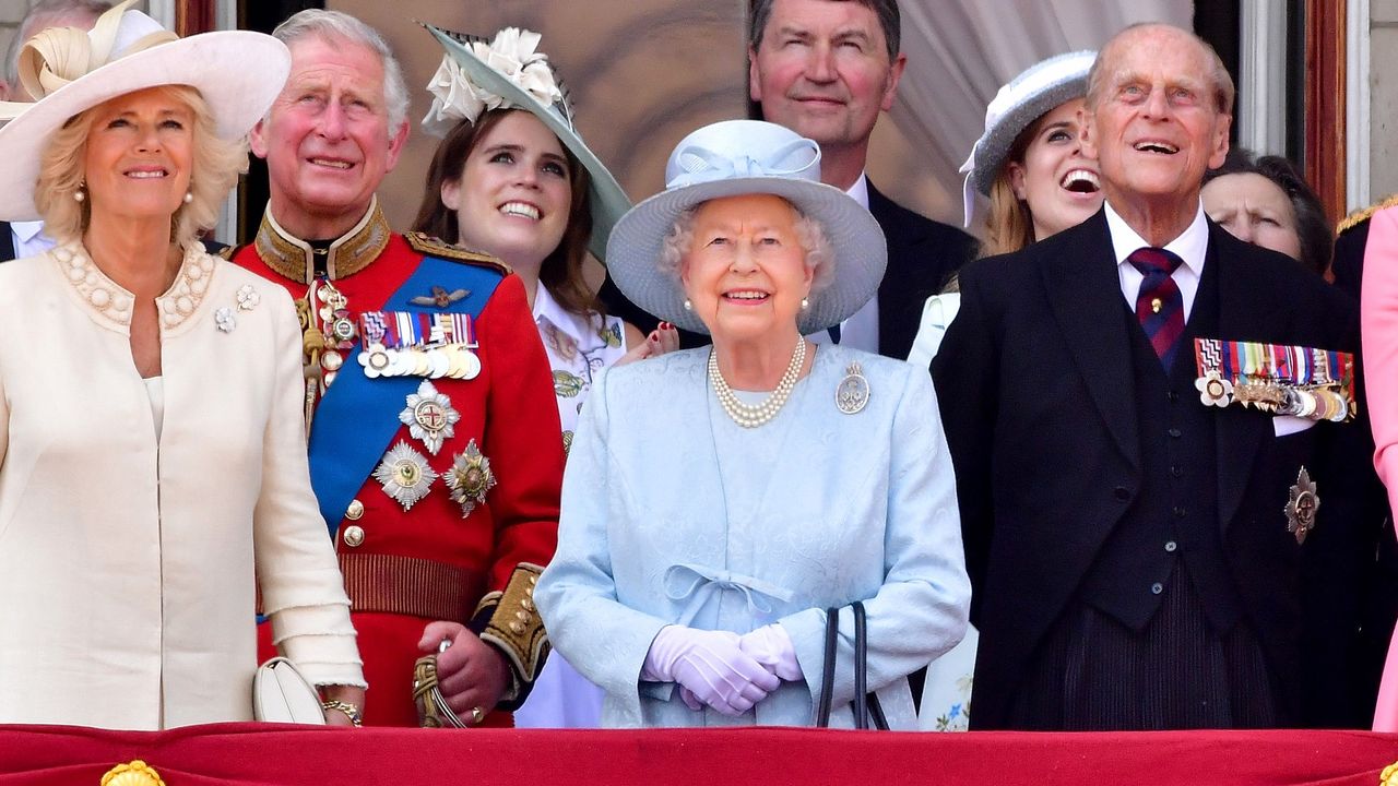 Does Queen Elizabeth II Really Not Cry, As 'The Crown' Suggests ...