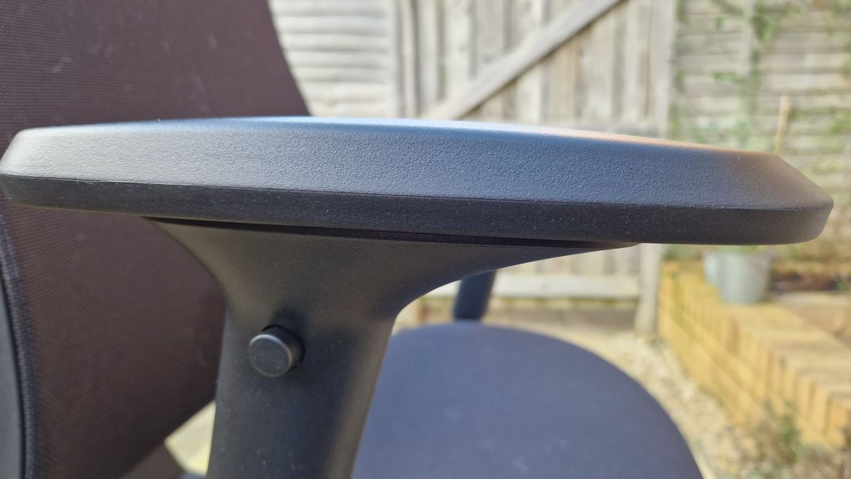 Herman Miller X Logitech Vantum review: "A well-designed and comfy ...