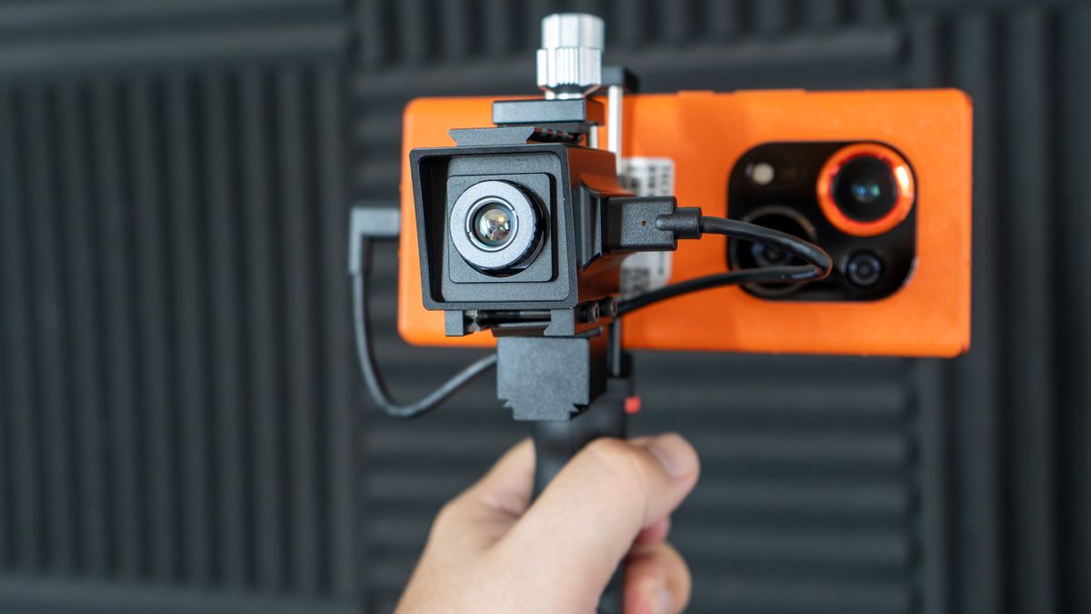 Xinfrared X2 Thermal Monocular Review: World's smallest night vision ...