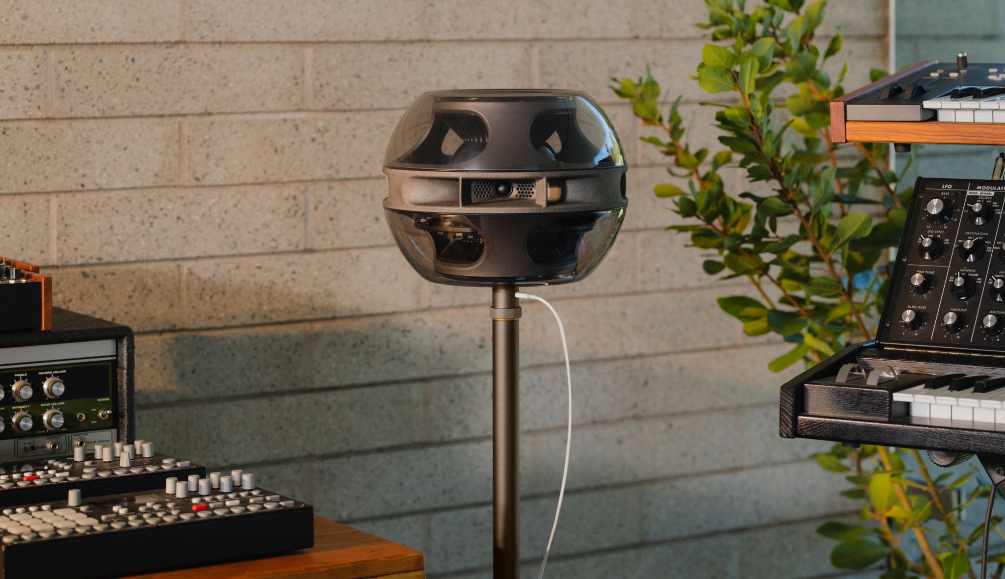 Former Apple designer unveils incredible space-age speaker | iMore