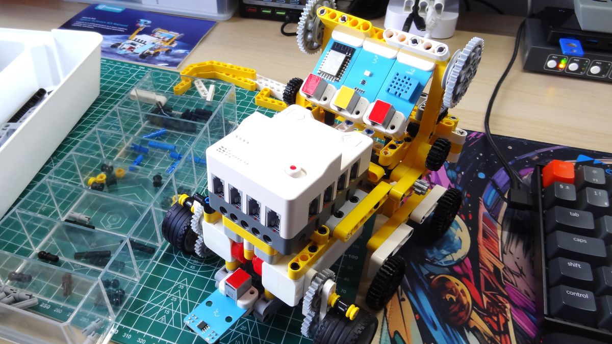 Elecfreaks micro:bit Space Science Kit Review: Go for launch | Tom's ...