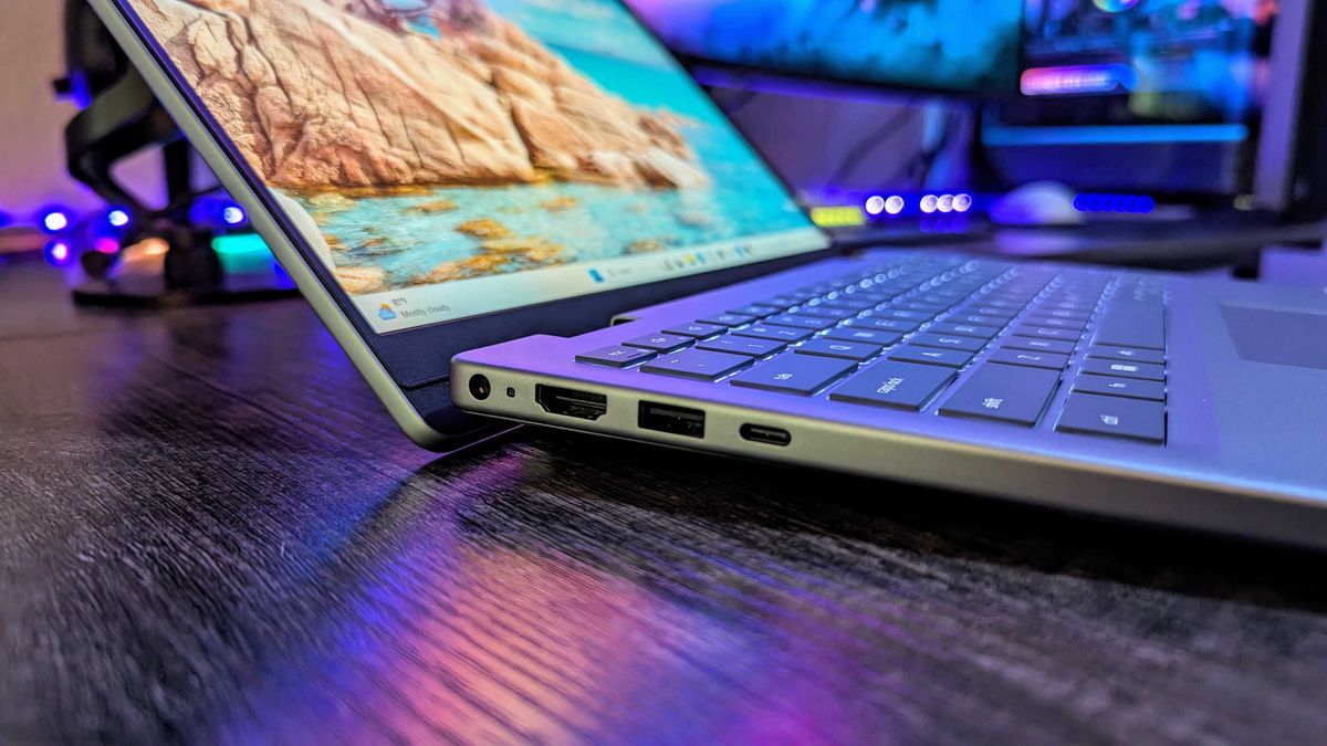 Dell Inspiron 14 Plus (7440/7441) review: The battle between Qualcomm ...