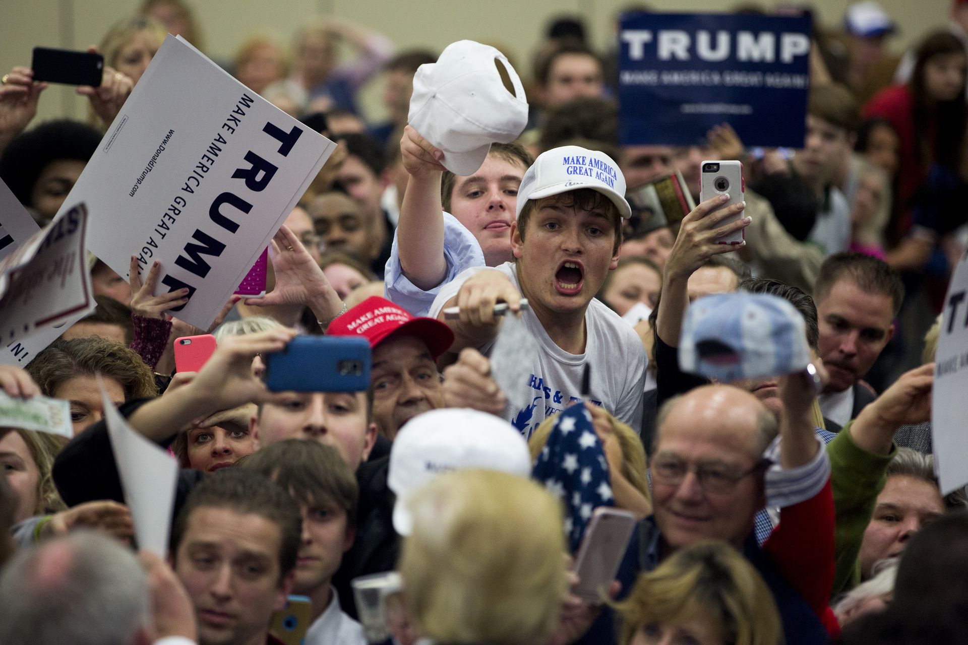 I can't stop looking at people looking at Donald Trump | The Week