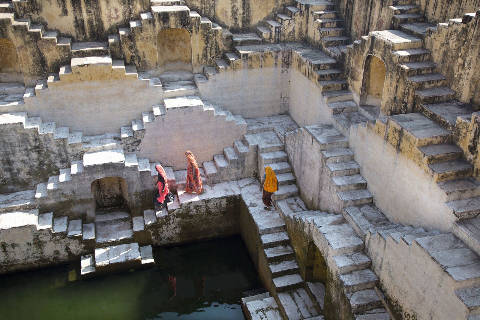 Curious Questions: What's the difference between a labyrinth and a maze ...