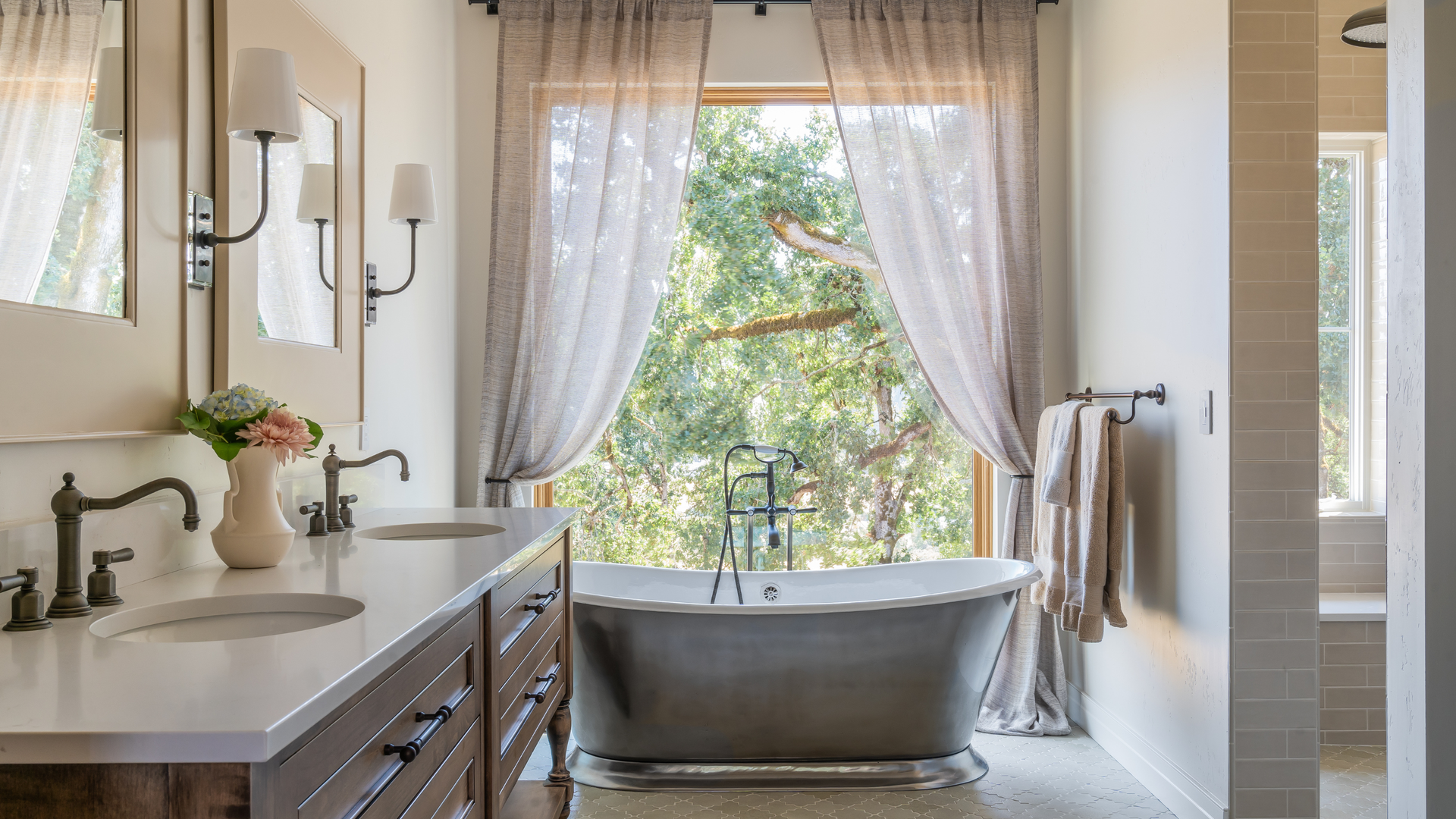 How to Remove Moisture in a Bathroom: 7 HVAC Expert Ways | Livingetc