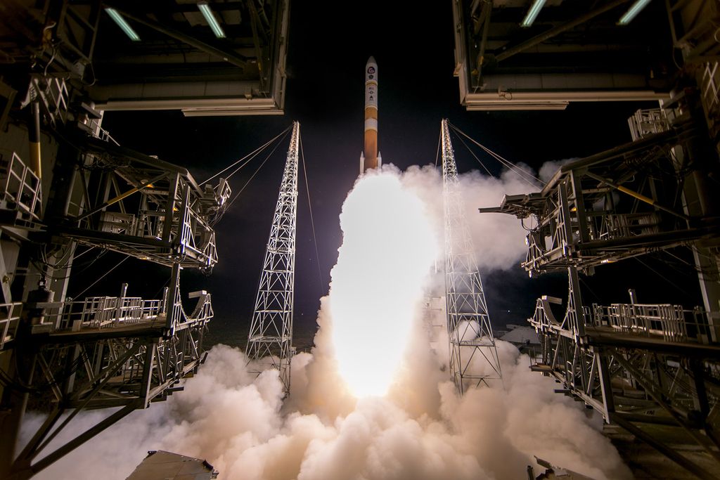 Launch Photos: Delta IV Launches WGS-9 Military Communications ...