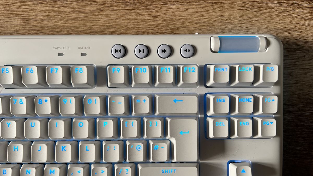 Logitech G715 review: 'A powerful deck wrapped up in a cosy pastel ...