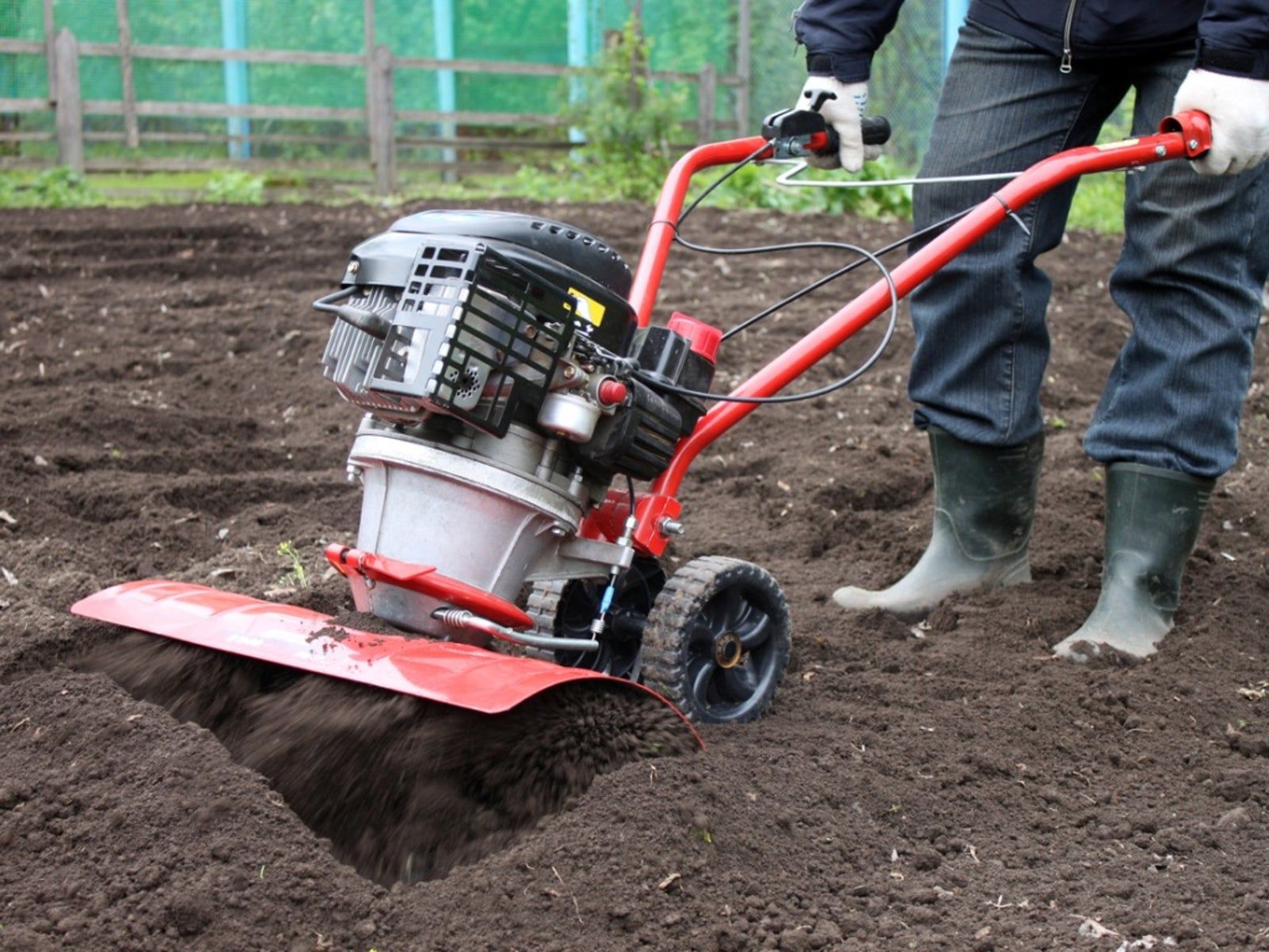 Tips For Tilling Soil In A Garden | Gardening Know How