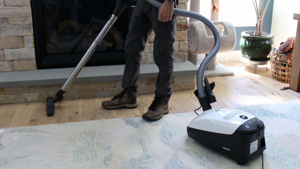 Miele Classic C1 Cat & Dog PowerLine Canister Vacuum review | Tom's Guide