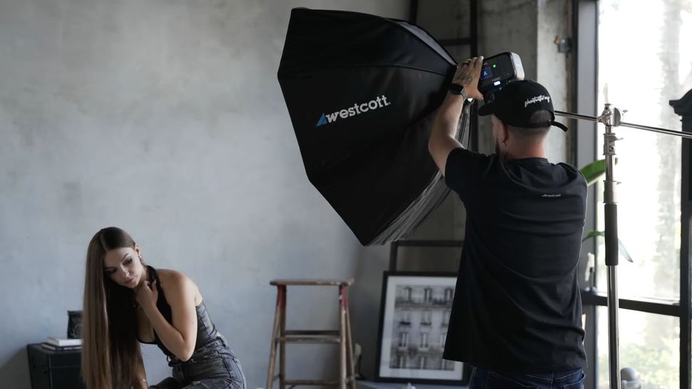 Westcott newest strobe packs 850 full-power flashes in a single charge ...