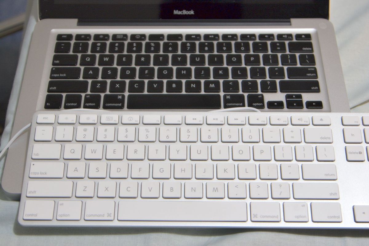 The Rest Of The Hardware - Apple MacBook Review: Part 1 | Tom's Hardware