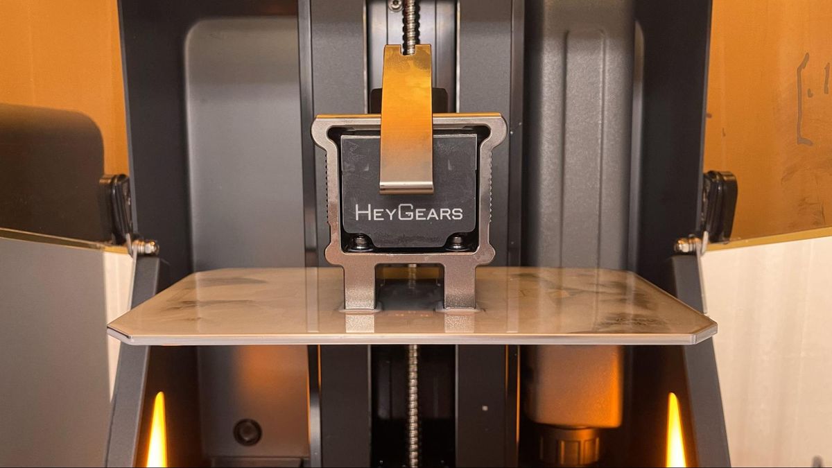 HeyGears Reflex RS Review: Commercial Resin for your Desktop | Tom's ...