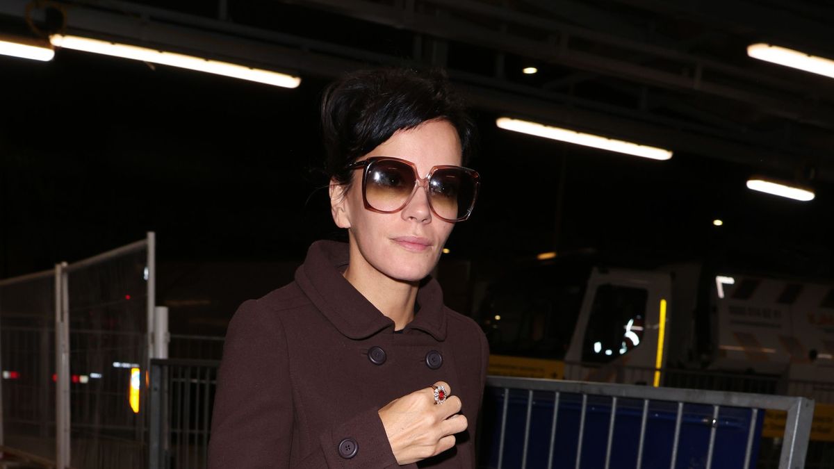 Lily Allen's travel outfit will ensure you look first class | Woman & Home