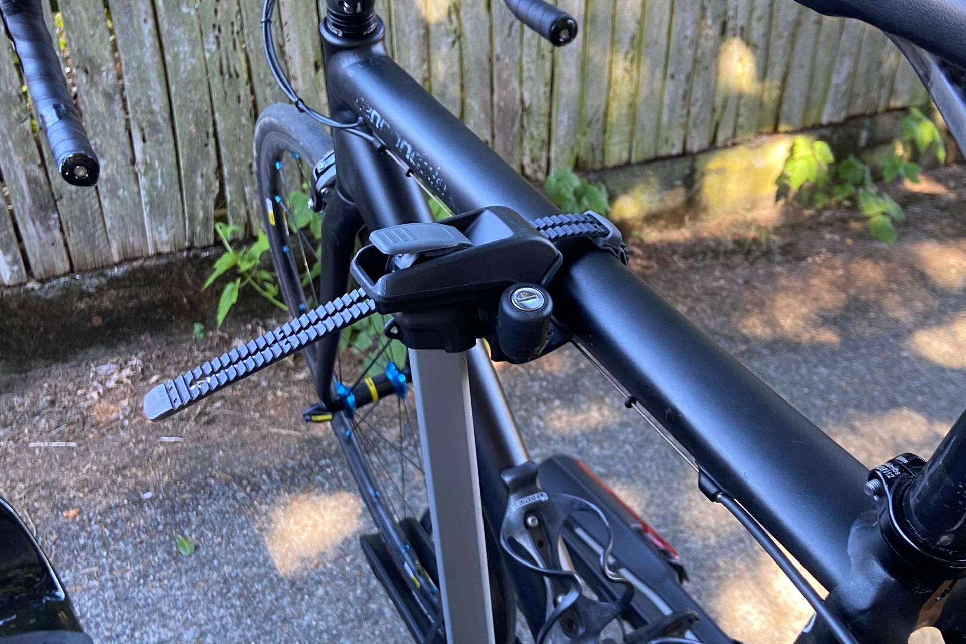 Thule Epos 2 with Lights bike rack review - feature-packed and foldable ...