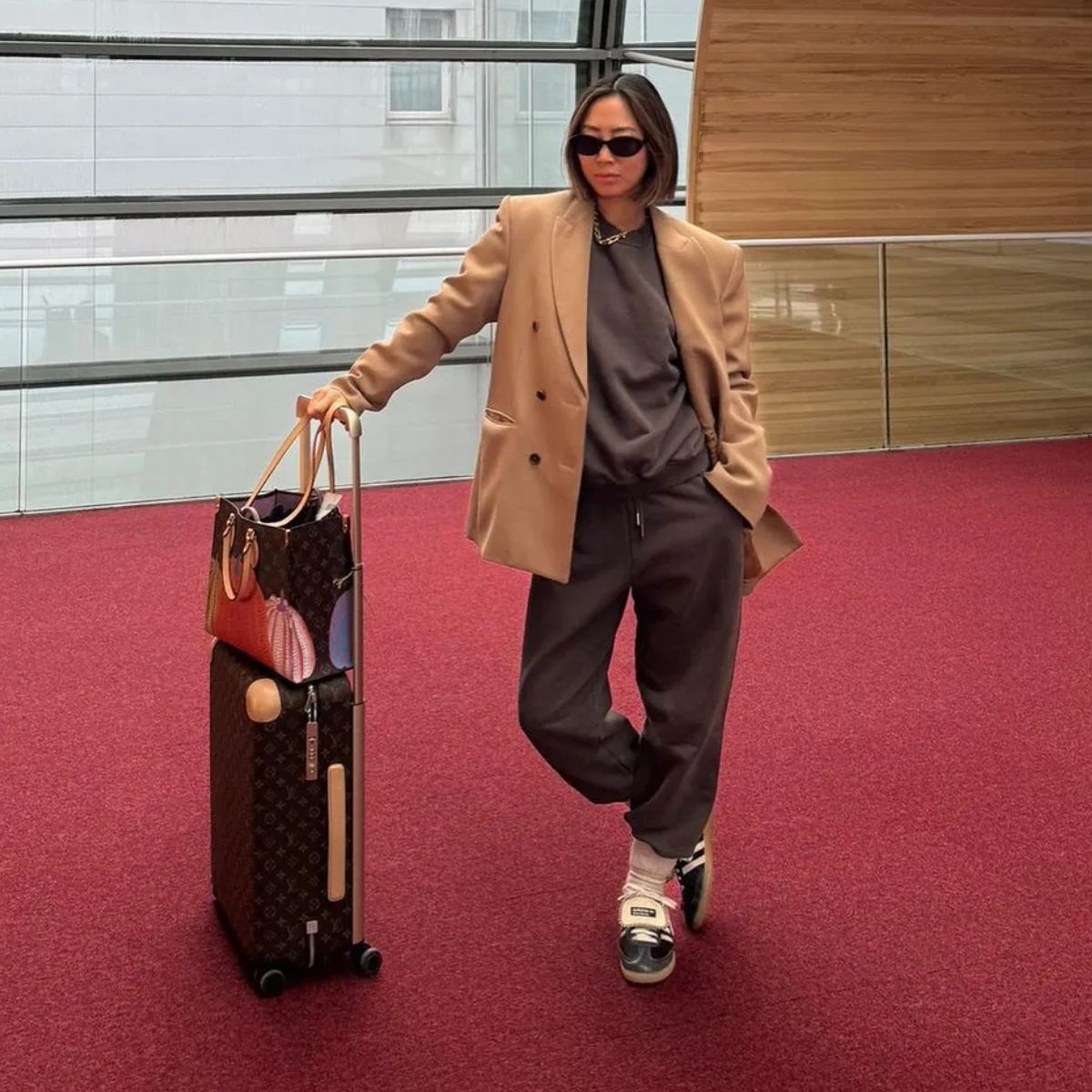 6 Chic Autumn Airport Outfits That Prove You Can Look Elegant When ...