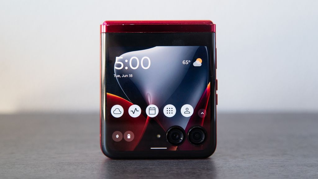 Motorola Razr 2024 vs. Razr Plus 2023: Is the upgrade worth it ...