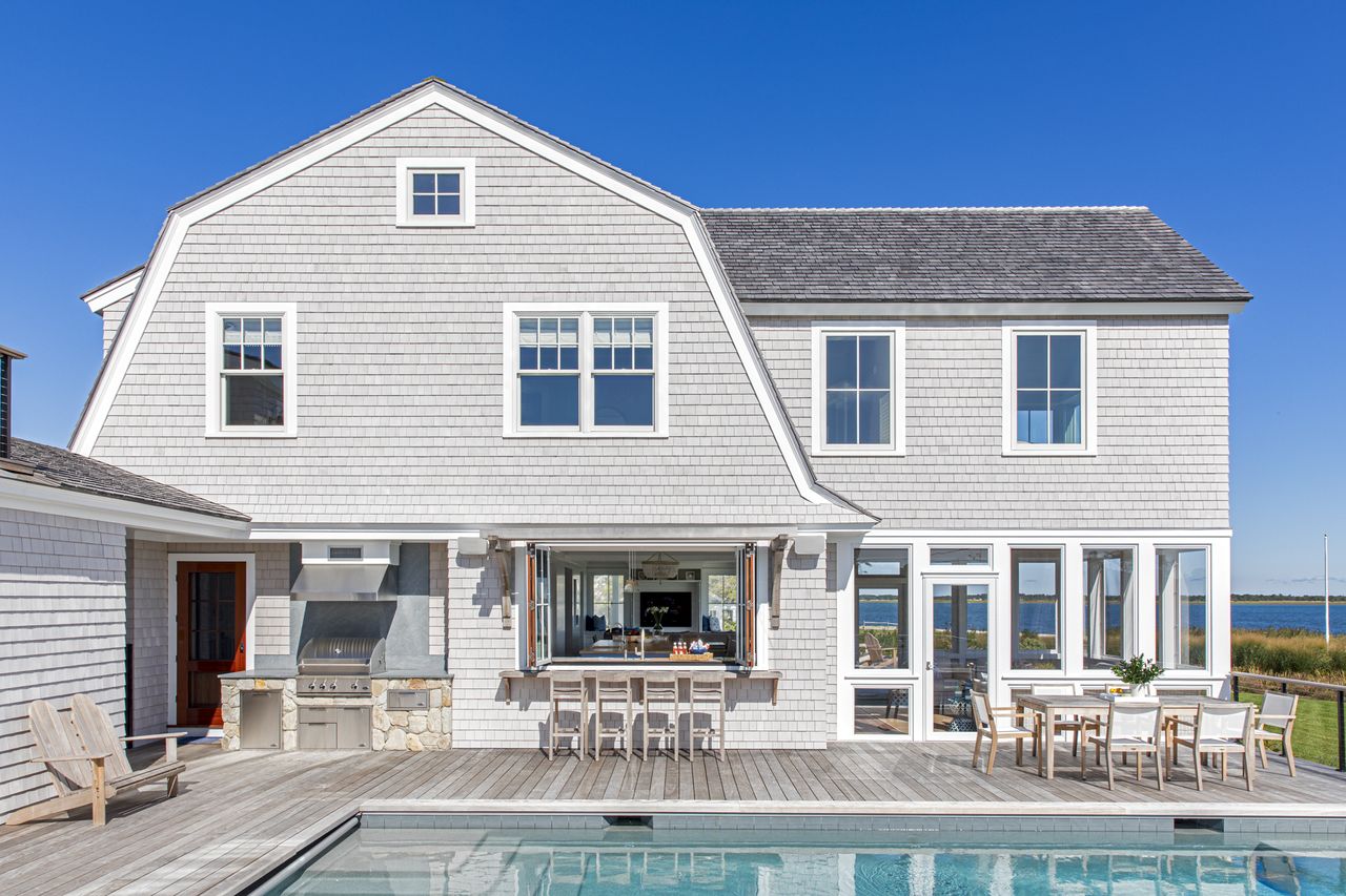 Cape Cod House Style, Explained by a New England Architect | Livingetc