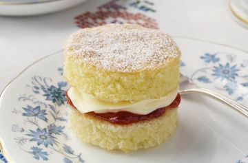 10 Victoria sponge cakes with a twist | GoodtoKnow