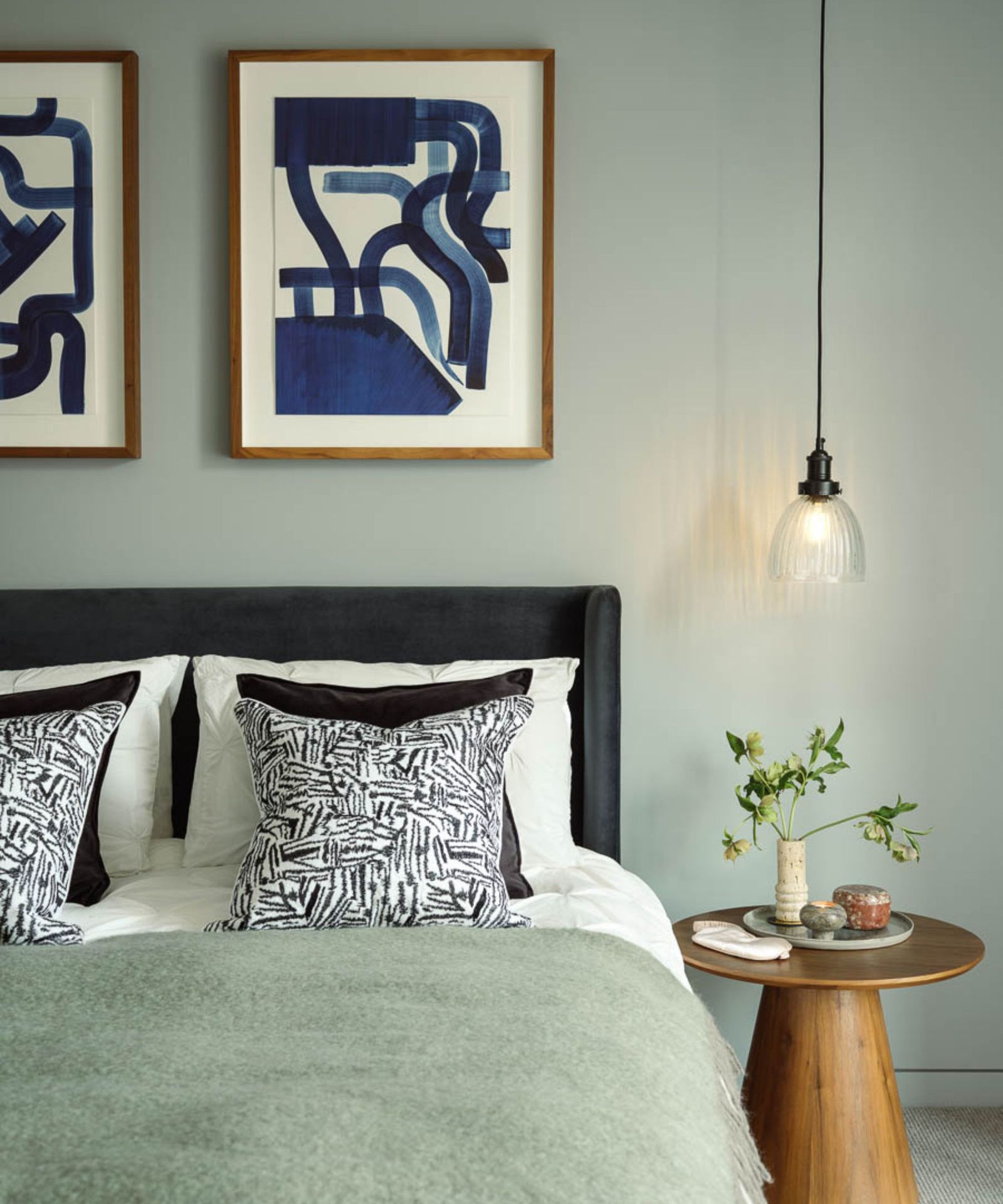 A guide to bedroom clearances, measurements, and spacing | Homes and ...