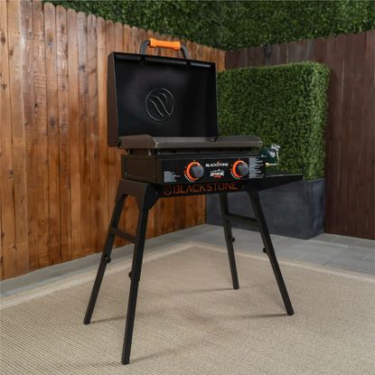 How to Clean a Blackstone Griddle — A 6-Step Method | Livingetc