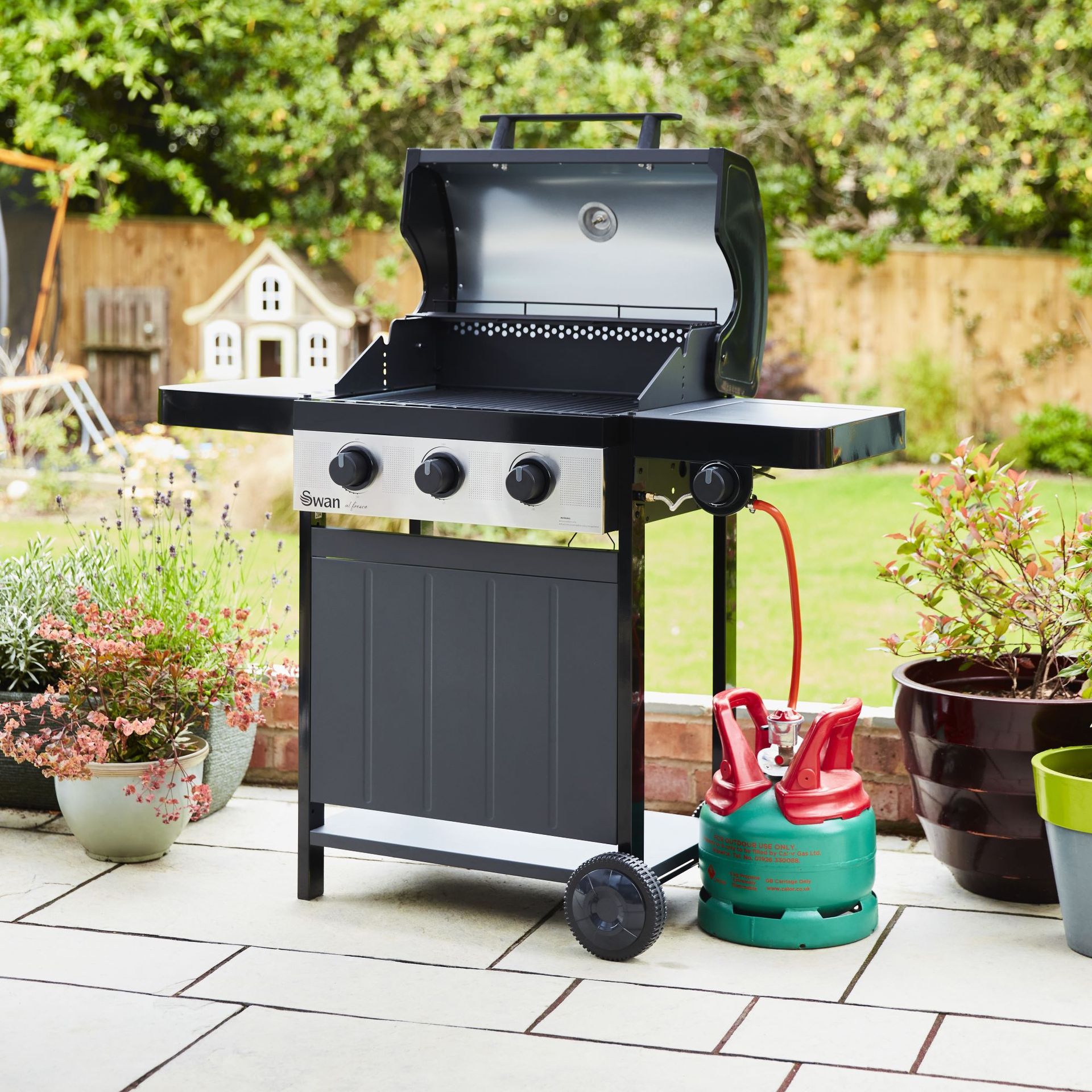 Gas vs charcoal BBQ - which type should you buy? Experts explain ...