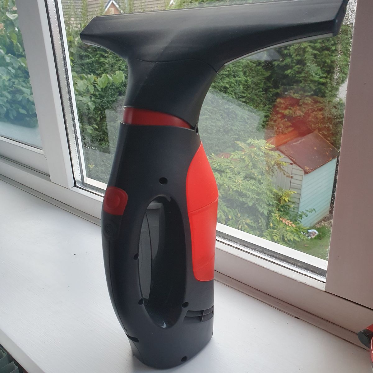 How a window vacuum helped reduce condensation on my windows | Homebuilding