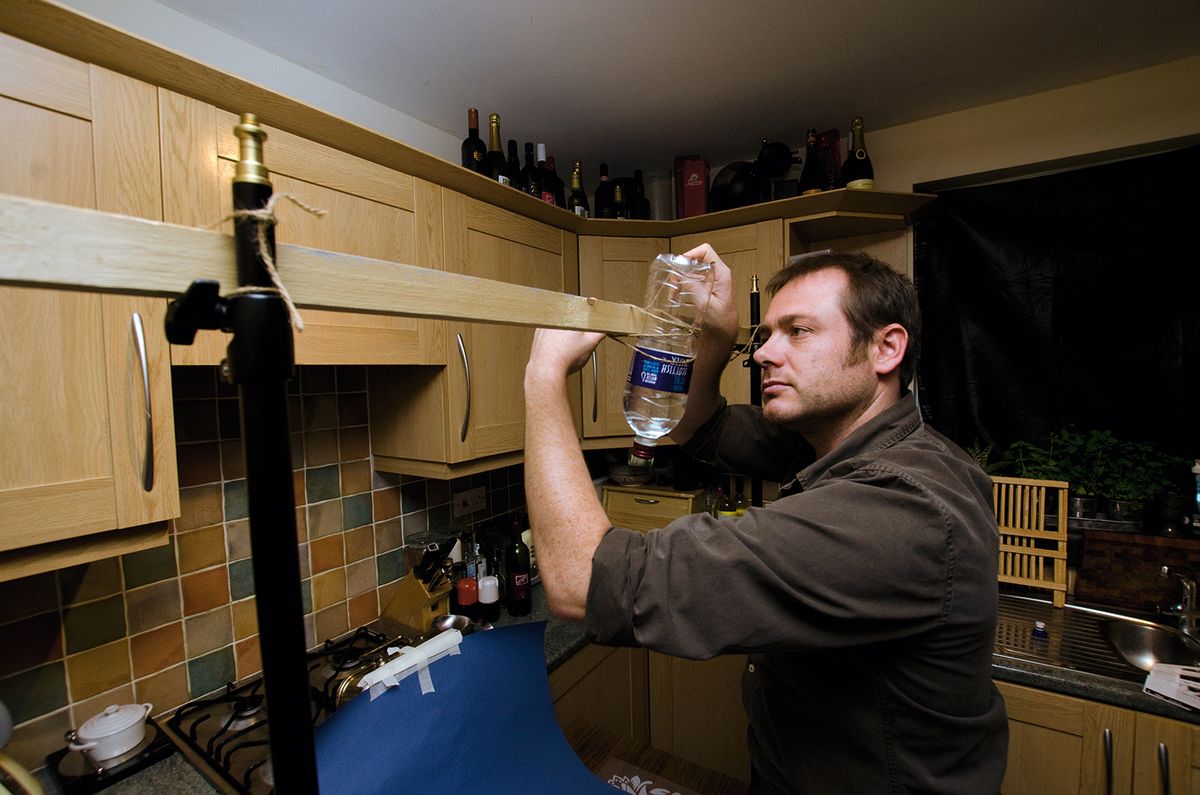 Water drop photography: freeze water splashes with off-camera flash ...