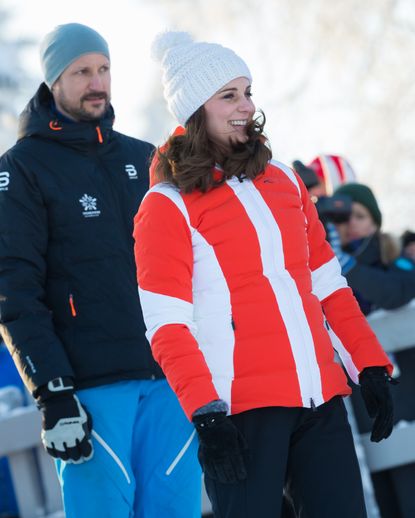 Kate Middleton's red puffer snow coat is the cutest winter piece ever ...