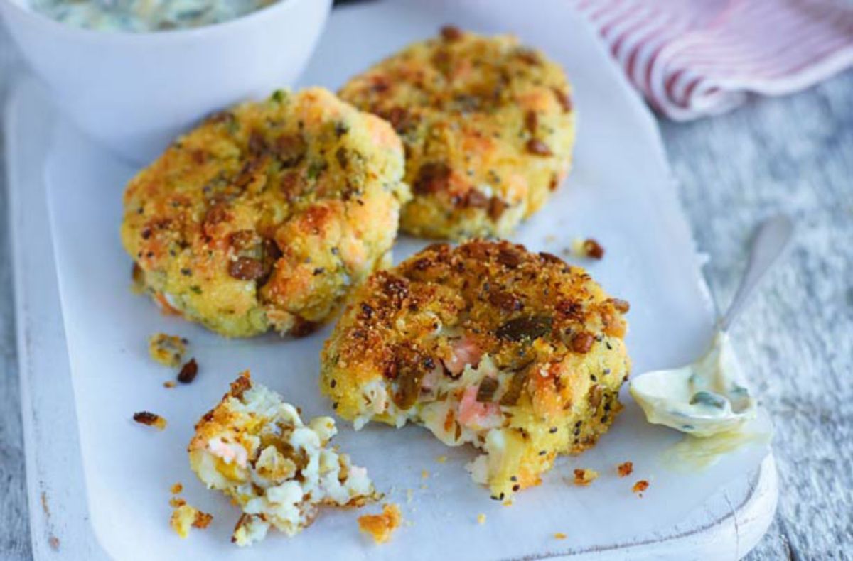 Salmon and polenta fish cakes | Dinner Recipes | GoodtoKnow