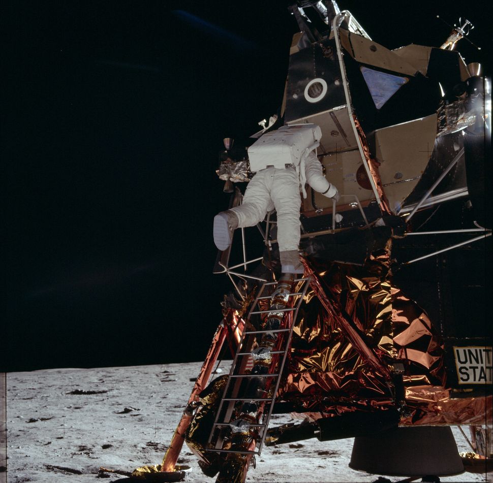 These 6 Accidents Nearly Derailed Apollo 11's Mission to the Moon ...