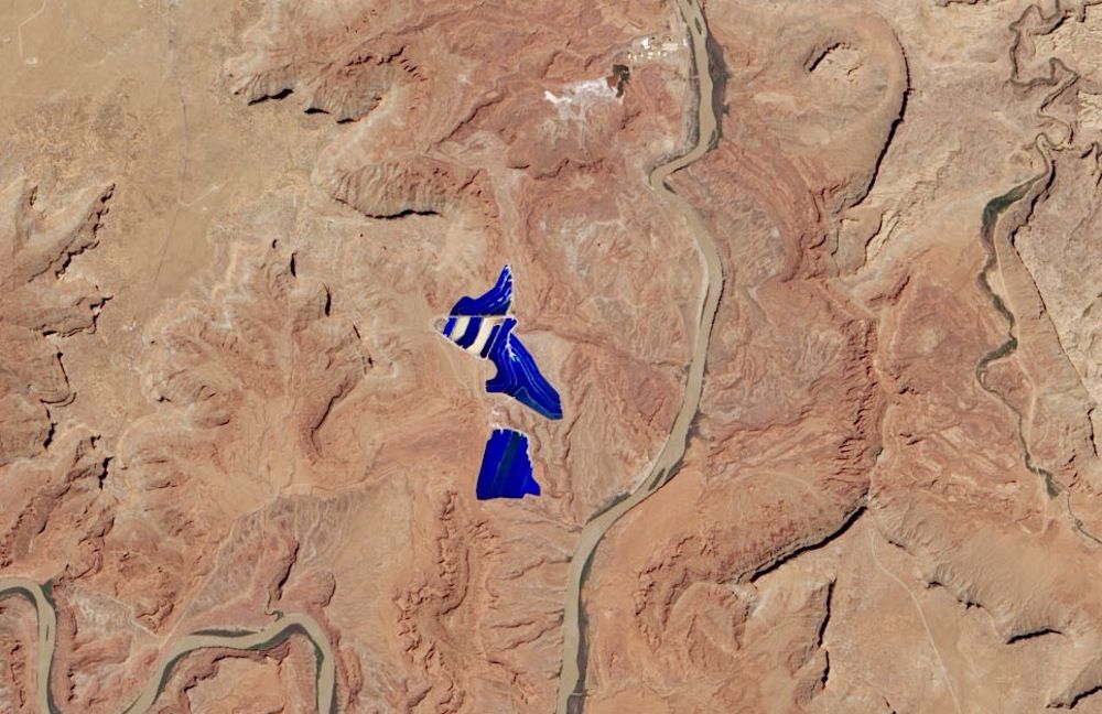 Bright Blue Mining Ponds Stand Out in Space Photo | Live Science