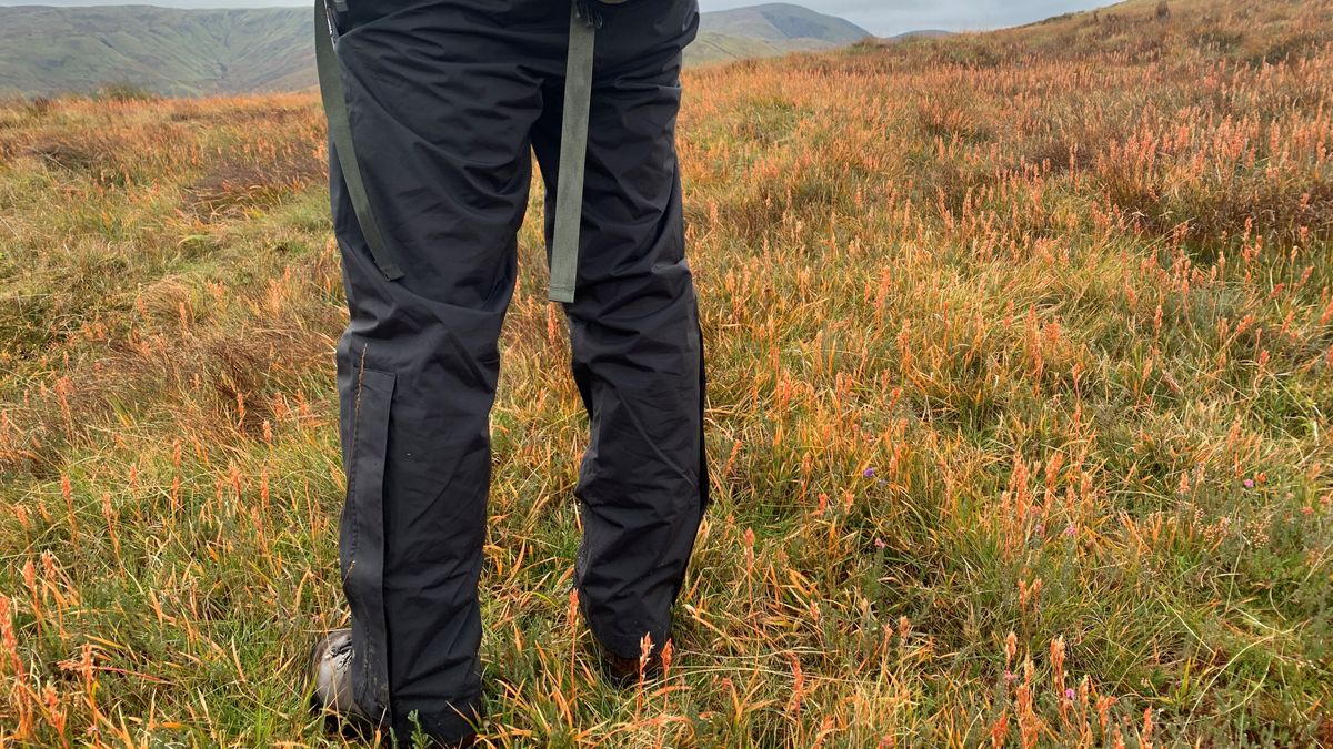 Keela Rainlife 5000 waterproof trousers review: easy to pull on in a ...