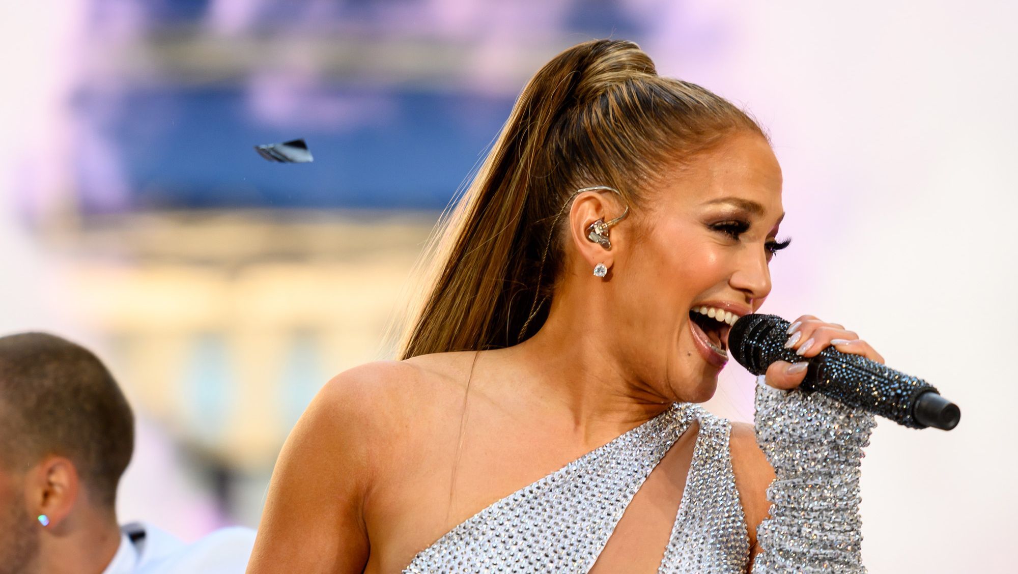 Jennifer Lopez Shares New Video of Bringing Emme Muniz Onstage | Marie ...