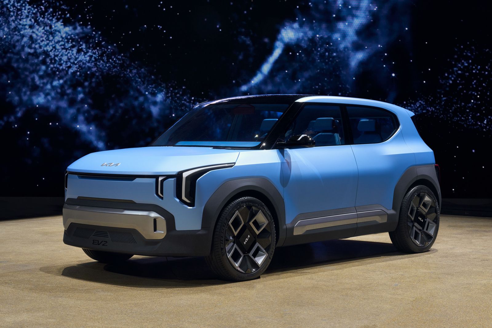 A cavalcade of Kias is announced as the South Korean manufacturer ...