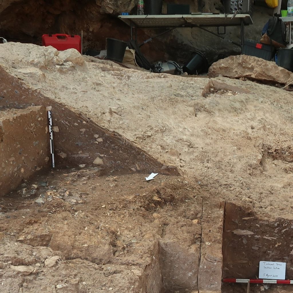 Neanderthals, modern humans and a mysterious human lineage mingled in ... Neanderthals, modern humans and a mysterious human lineage mingled in ...