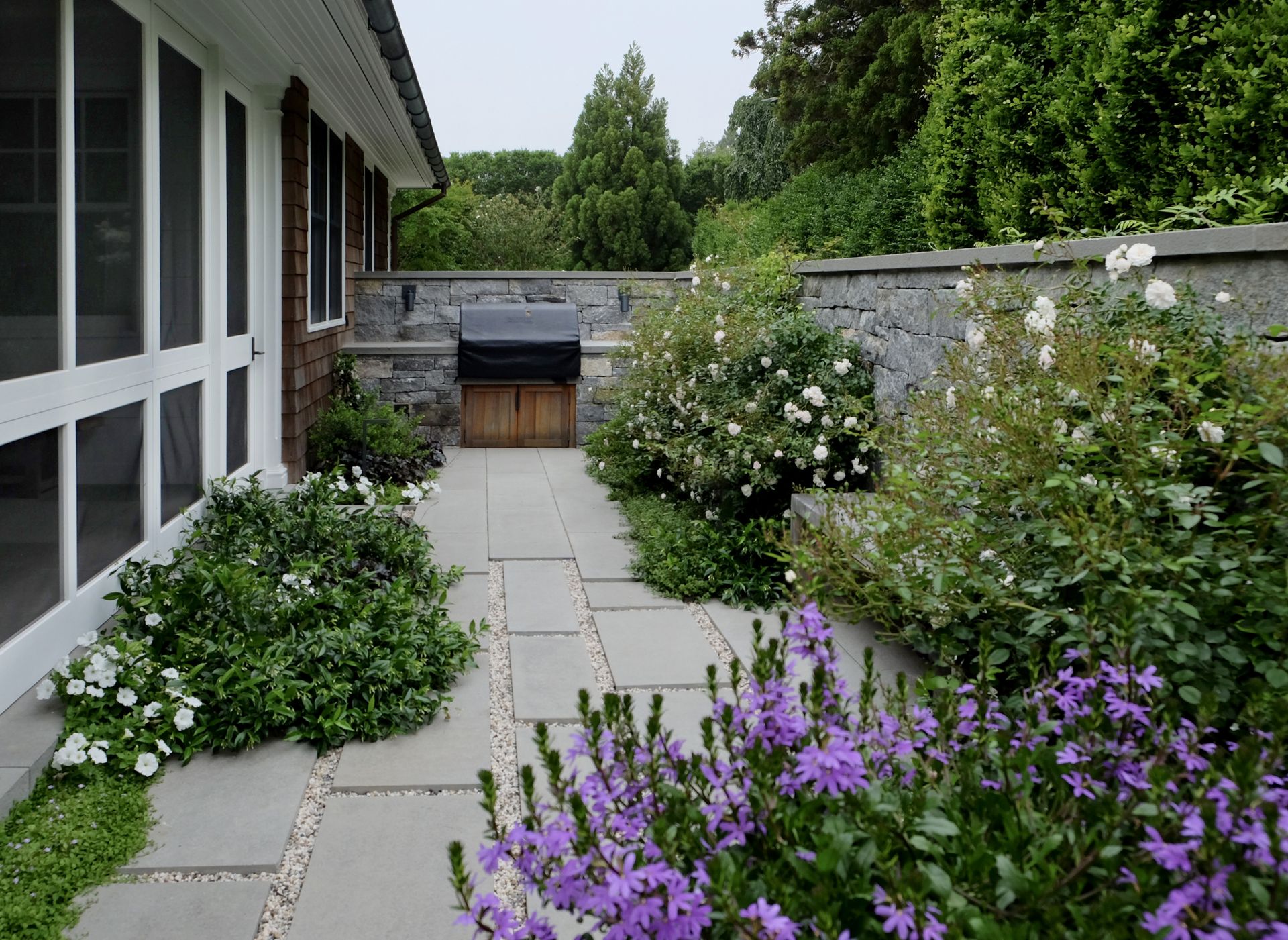 Narrow garden ideas - America's best rooftops and backyards | Livingetc