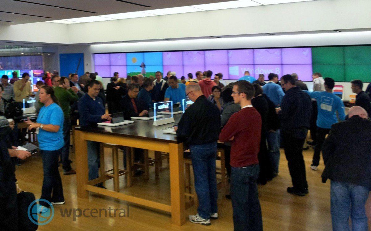 People lining up in the US for the Microsoft Surface | Windows Central