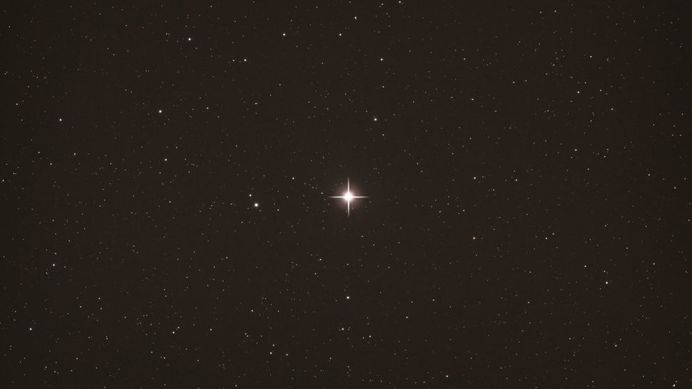 Scientists collect high-resolution images of the North Star's surface ...