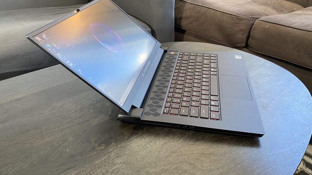 Alienware m15 Ryzen Edition R5 Review: Team Red’s Blasting Off Again ...