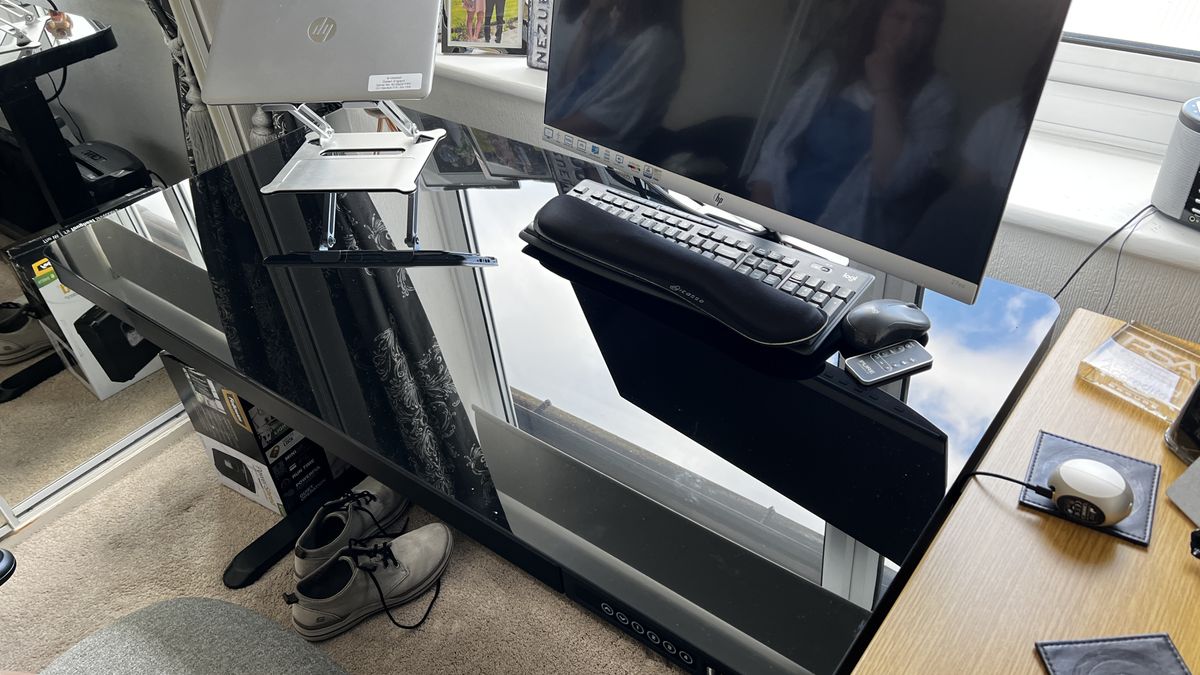 Flexispot EG8 Comhar Standing Desk Review | Laptop Mag